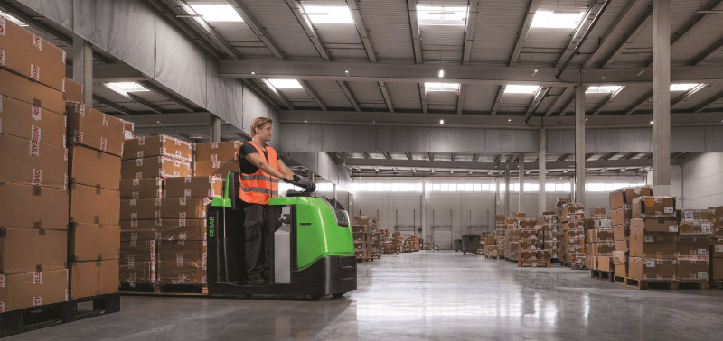 Carrello commissionatore: tutti i vantaggi dei carrelli per il picking